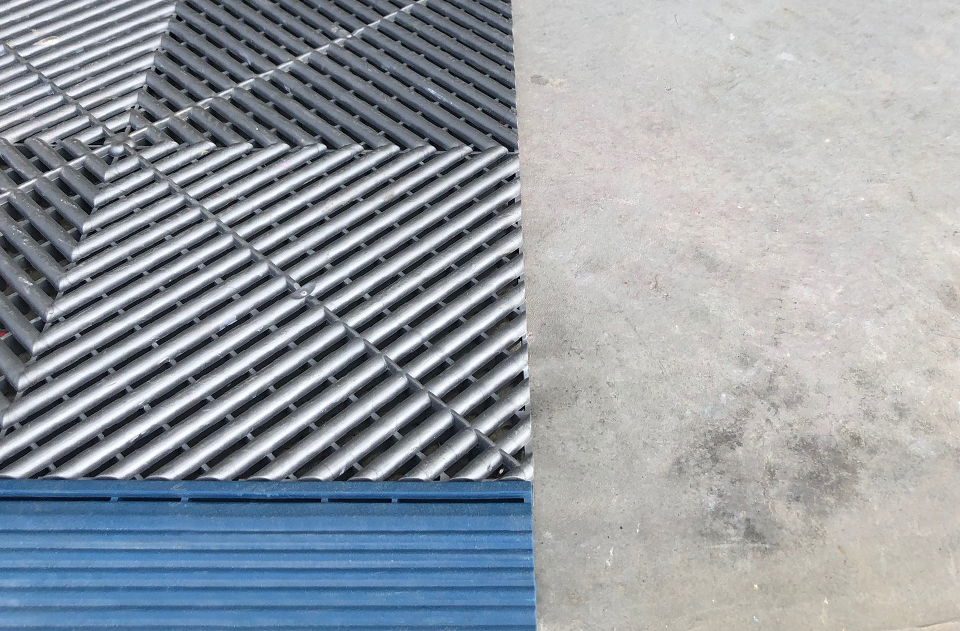 Detail Shop Flooring | Swisstrax Modular Flooring Tiles